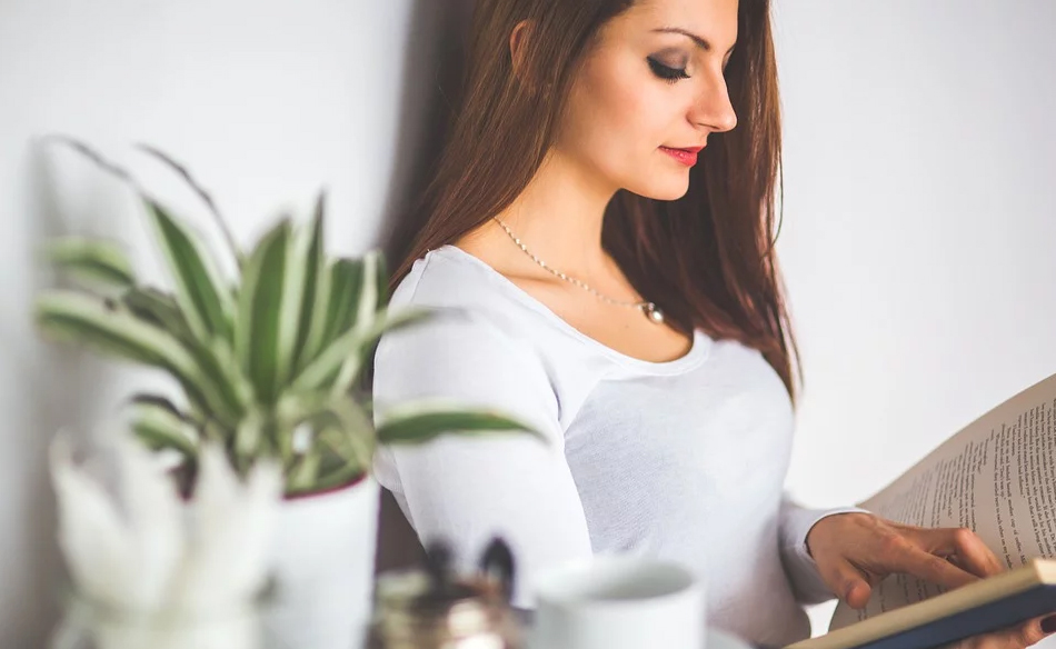 Reading Something in a Dream – Meaning and Symbolism | Dream Glossary